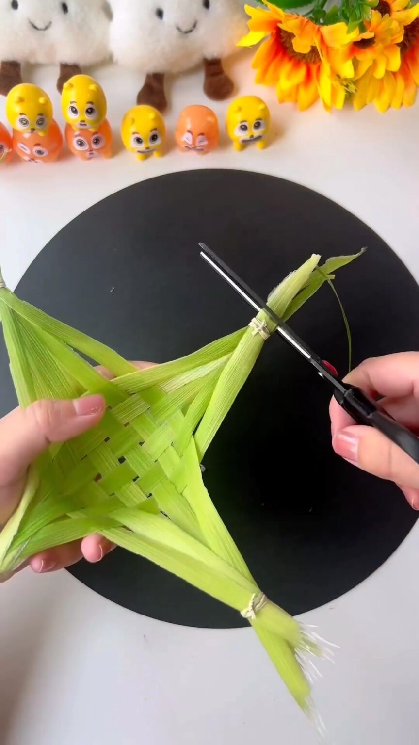 DIY Corn Leaf Boat: A Delightful Craft to Spark Creativity