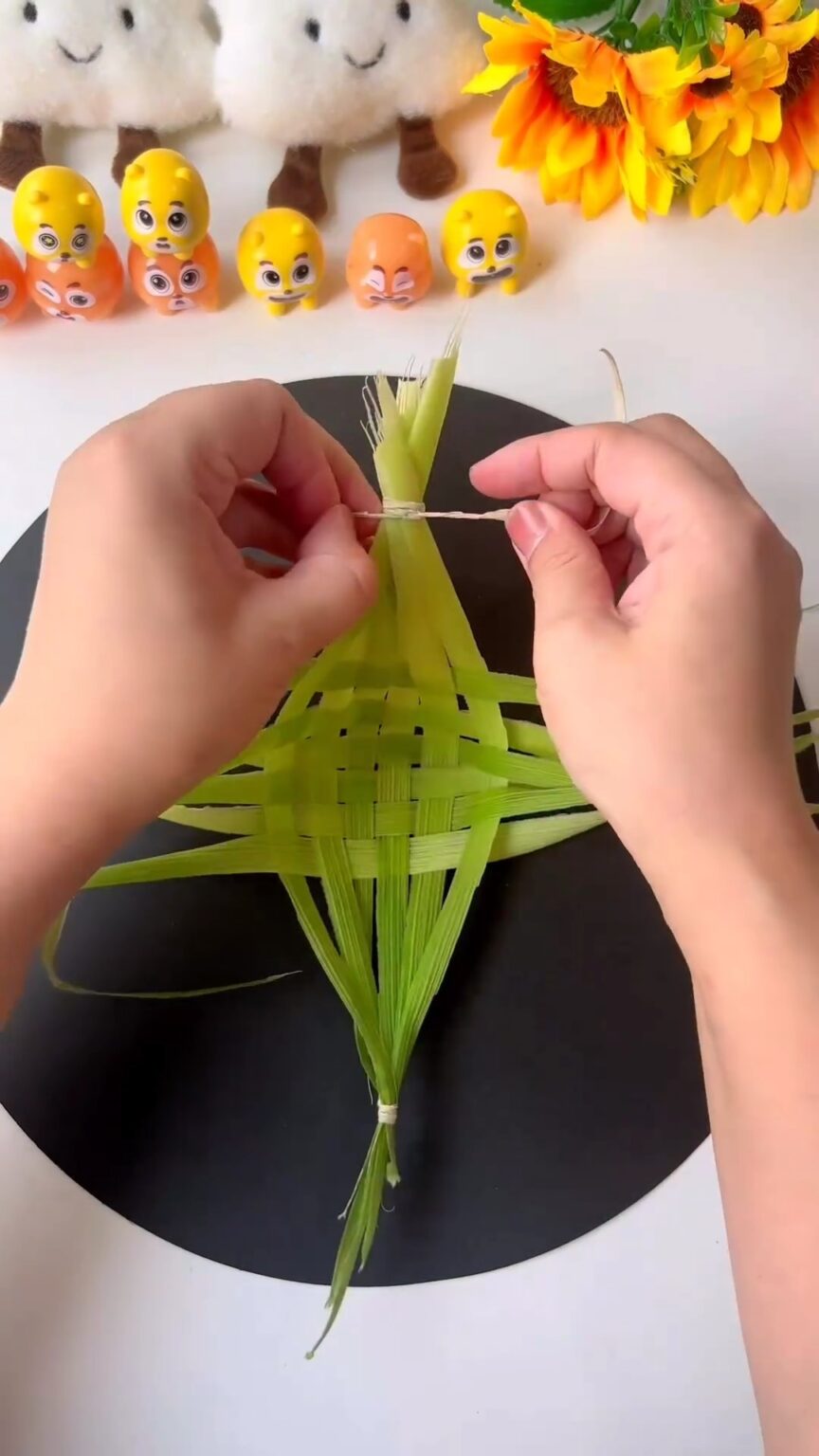 DIY Corn Leaf Boat: A Delightful Craft to Spark Creativity