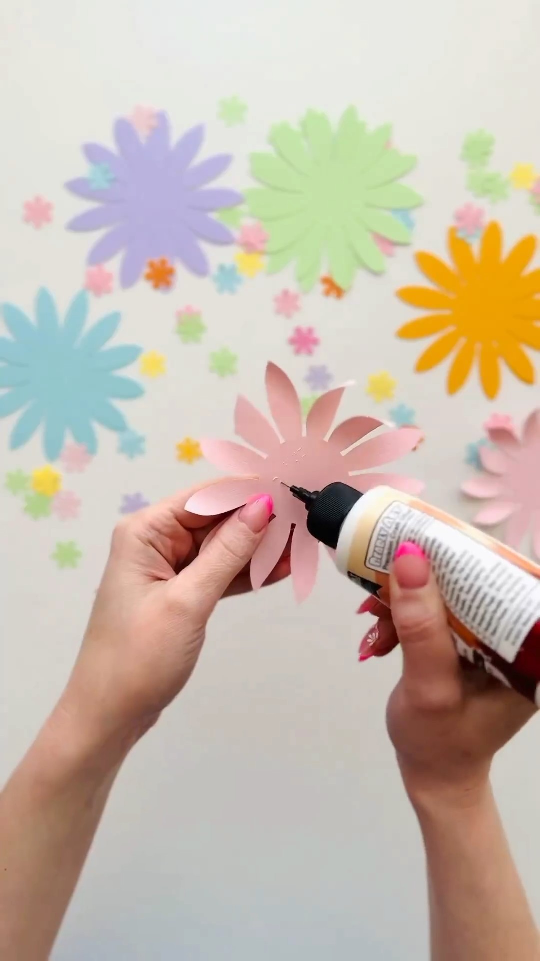 DIY Daisy Flower Garland Tutorial: Bring a Splash of Spring into Your Home!
