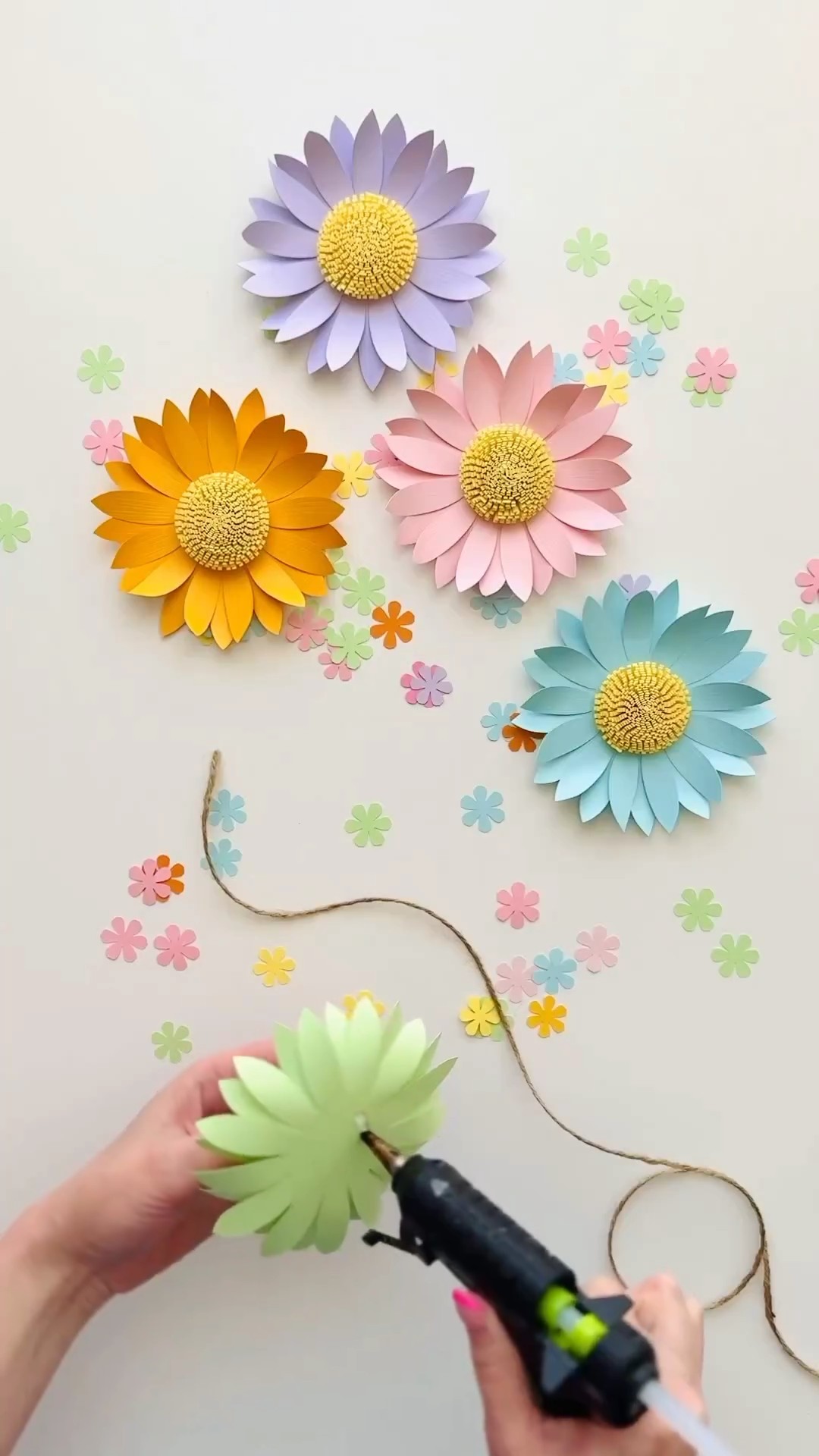 DIY Daisy Flower Garland Tutorial: Bring a Splash of Spring into Your Home!