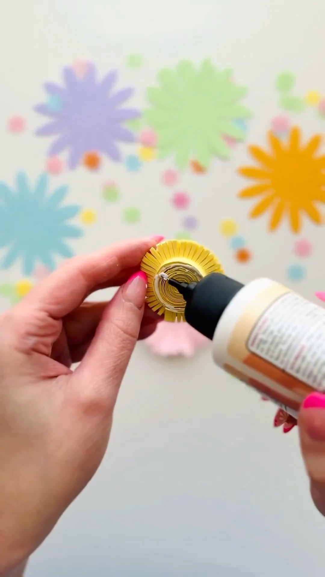 DIY Daisy Flower Garland Tutorial: Bring a Splash of Spring into Your Home!