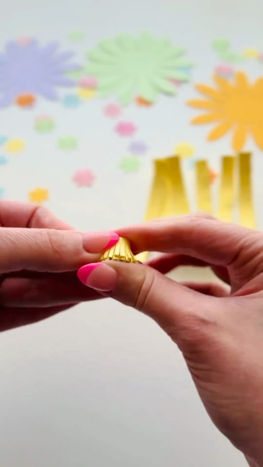 DIY Daisy Flower Garland Tutorial: Bring a Splash of Spring into Your Home!