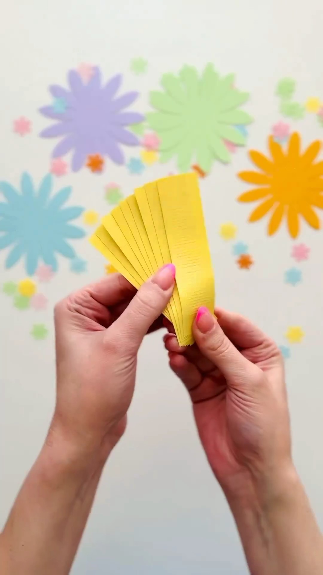 DIY Daisy Flower Garland Tutorial: Bring a Splash of Spring into Your Home!